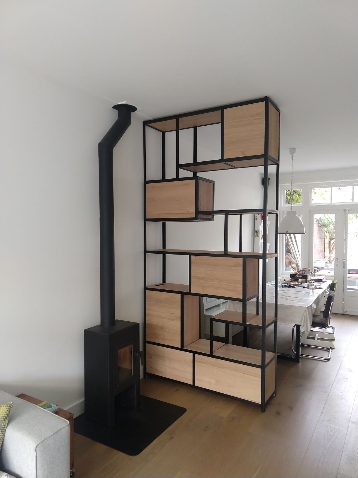 Roomdivider van staal en hout – Joyce Flendrie