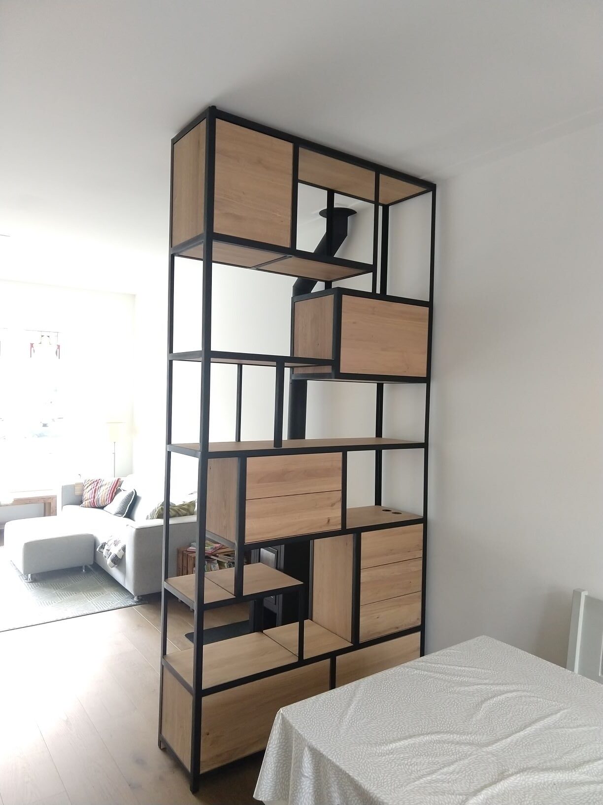 Roomdivider van staal en hout – Joyce Flendrie